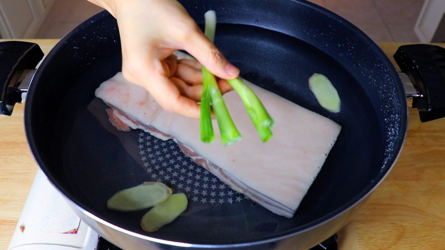 CiCiLi.tv - Chinese Steamed Pork Belly with Taro Recipe