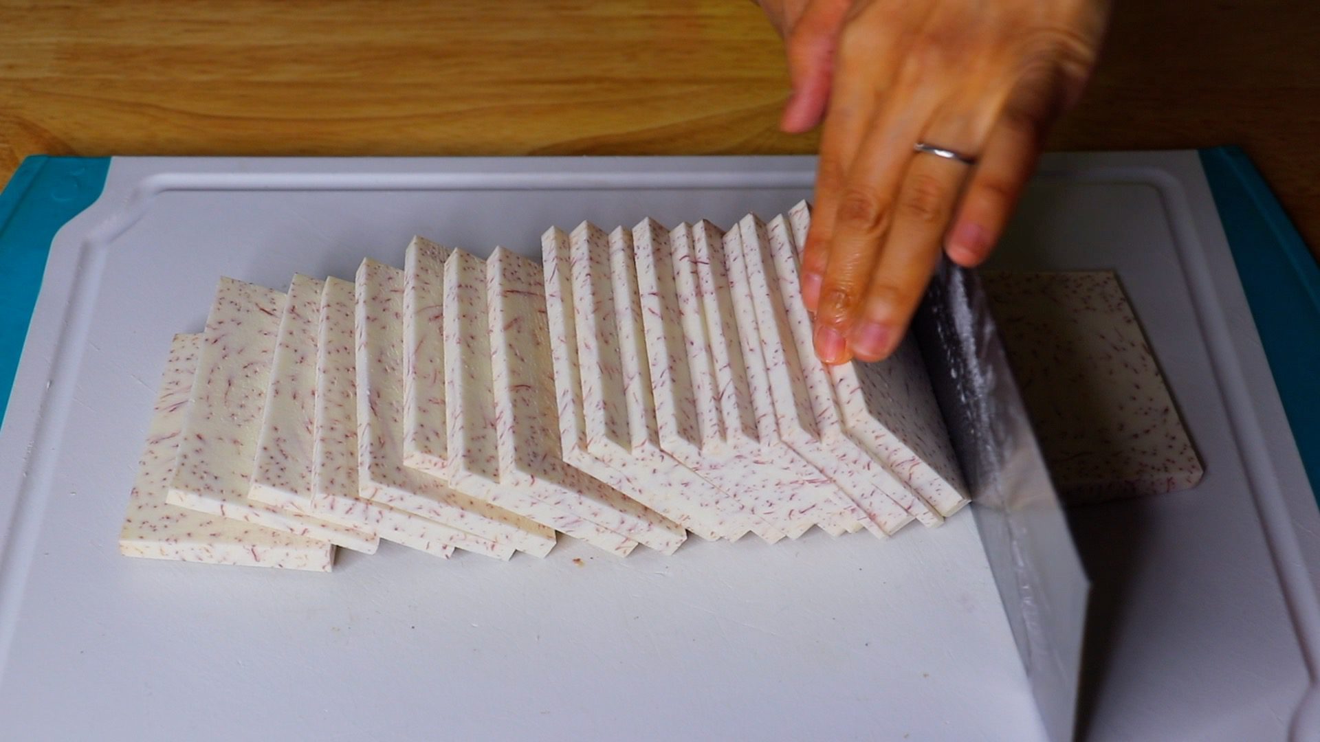 CiCiLi.tv - Chinese Steamed Pork Belly with Taro Recipe